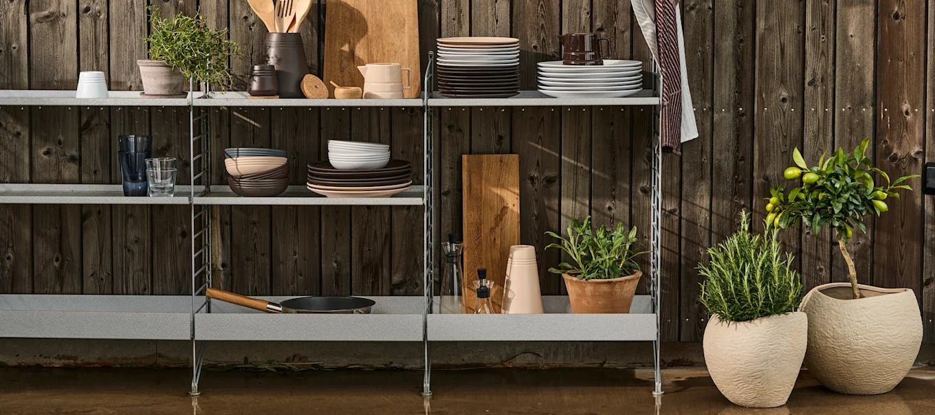 String - lär känna varumärket bakom de ikoniska hyllorna från 50-talet