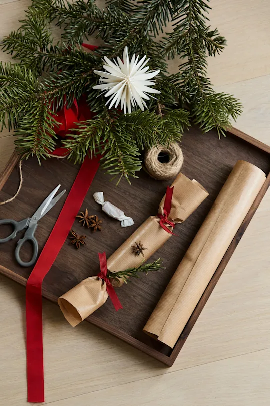 Steg för steg: göra smällkarameller som juldekoration